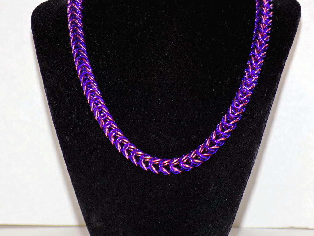Pink and purple chainmaille box chain