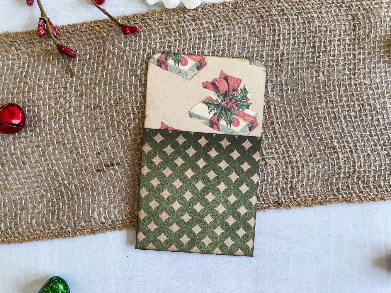 Fun & Games :: Books :: Journals :: Retro Christmas Library Pockets