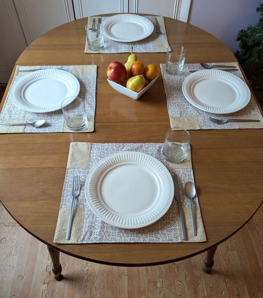 Beige Medallion Placemat Set